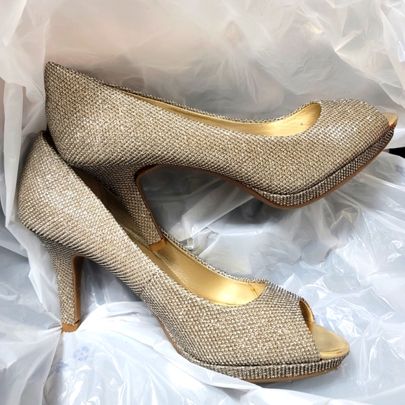Bandolino | Shoes | Bandolino Gold Platform Pumps 85 | Poshmark